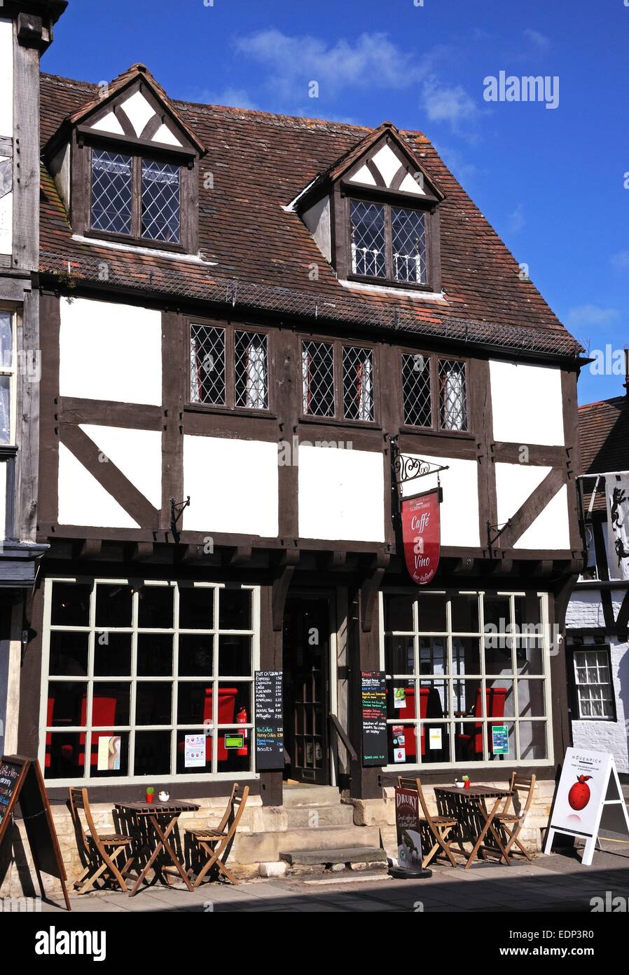Cafe in a Tudor building along Church Street, Tewkesbury ...