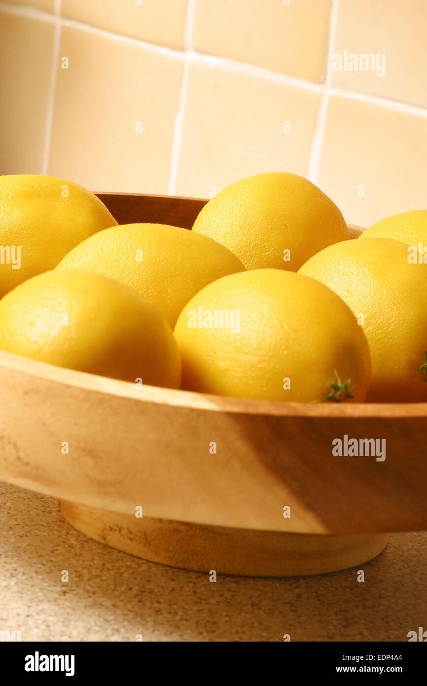 Lemons in a fruit bowl in a kitchen Stock Photo - Alamy