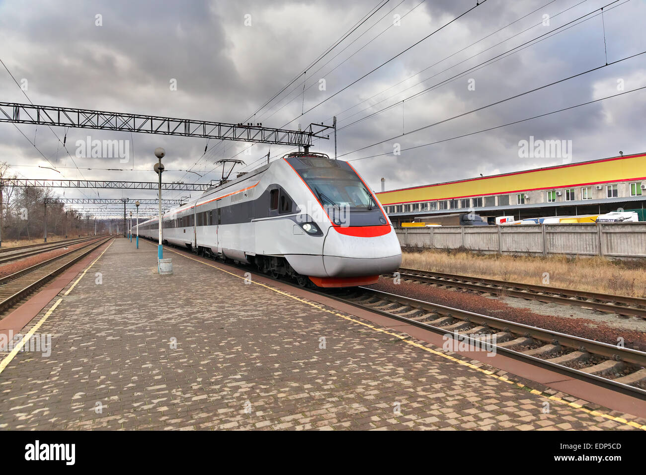 Modern speed train arriving to the station platform Stock Photo - Alamy