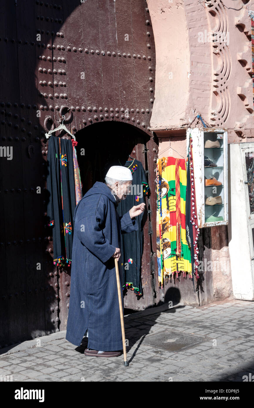 Old merchant shop hi-res stock photography and images - Alamy