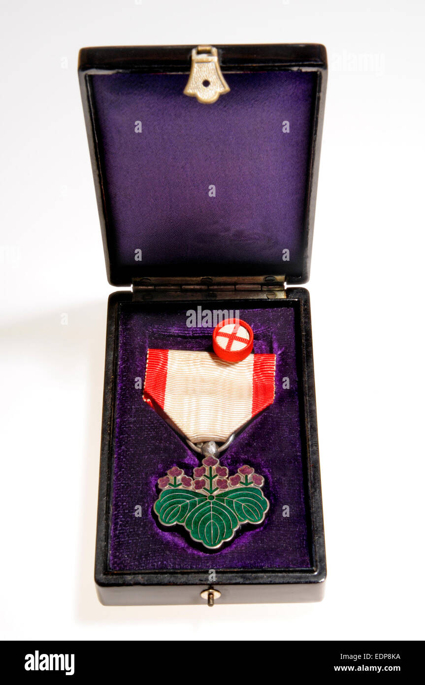 Japanese Medal: Order of the Rising Sun (7th class Stock Photo - Alamy