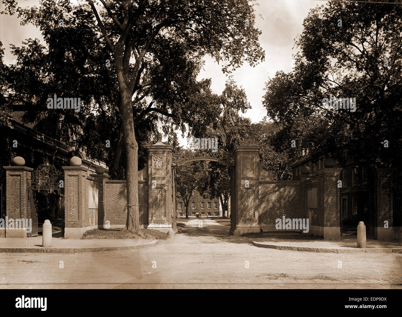 Harvard university gate hi-res stock photography and images - Alamy