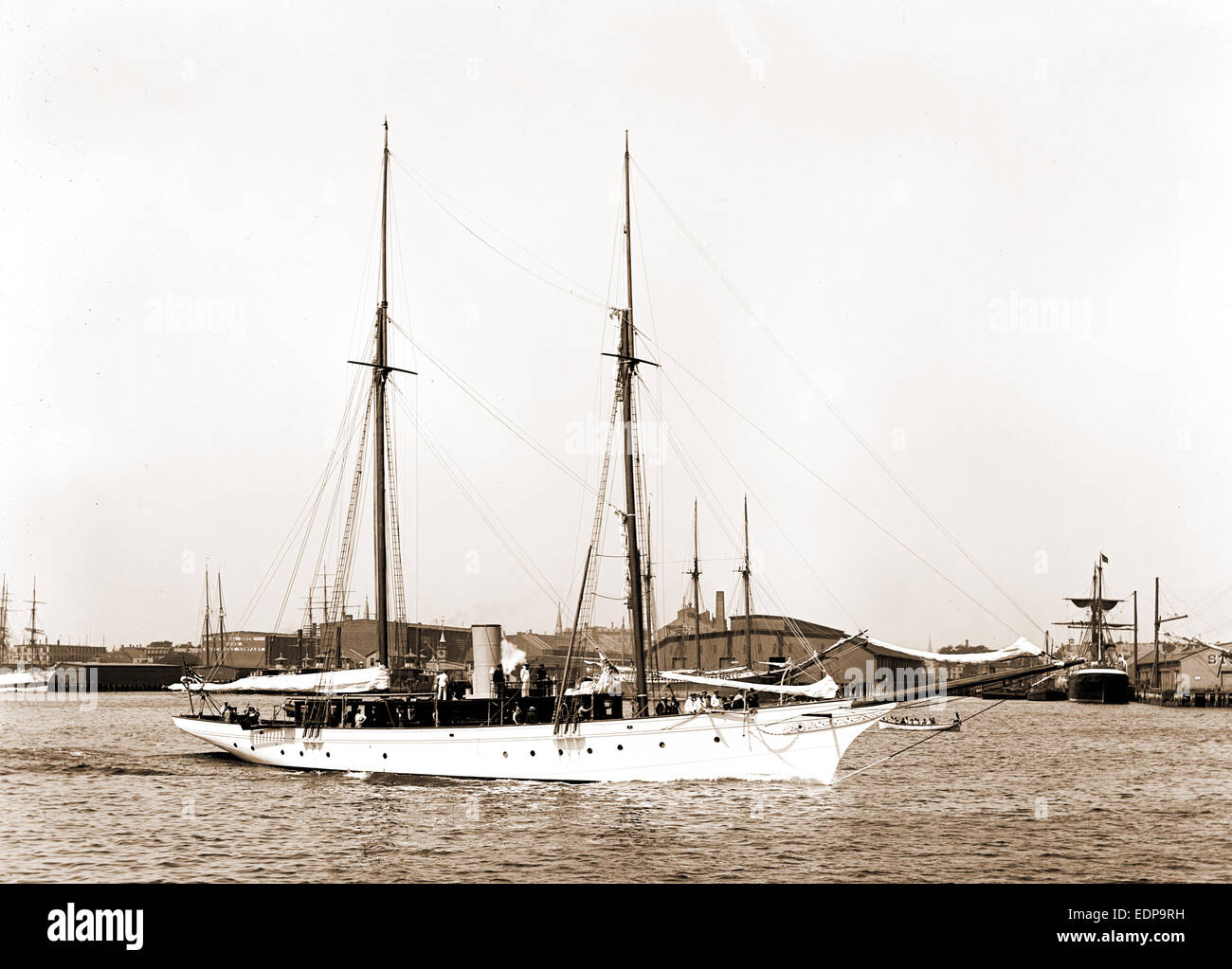 Wild duck steam yacht hi-res stock photography and images - Alamy