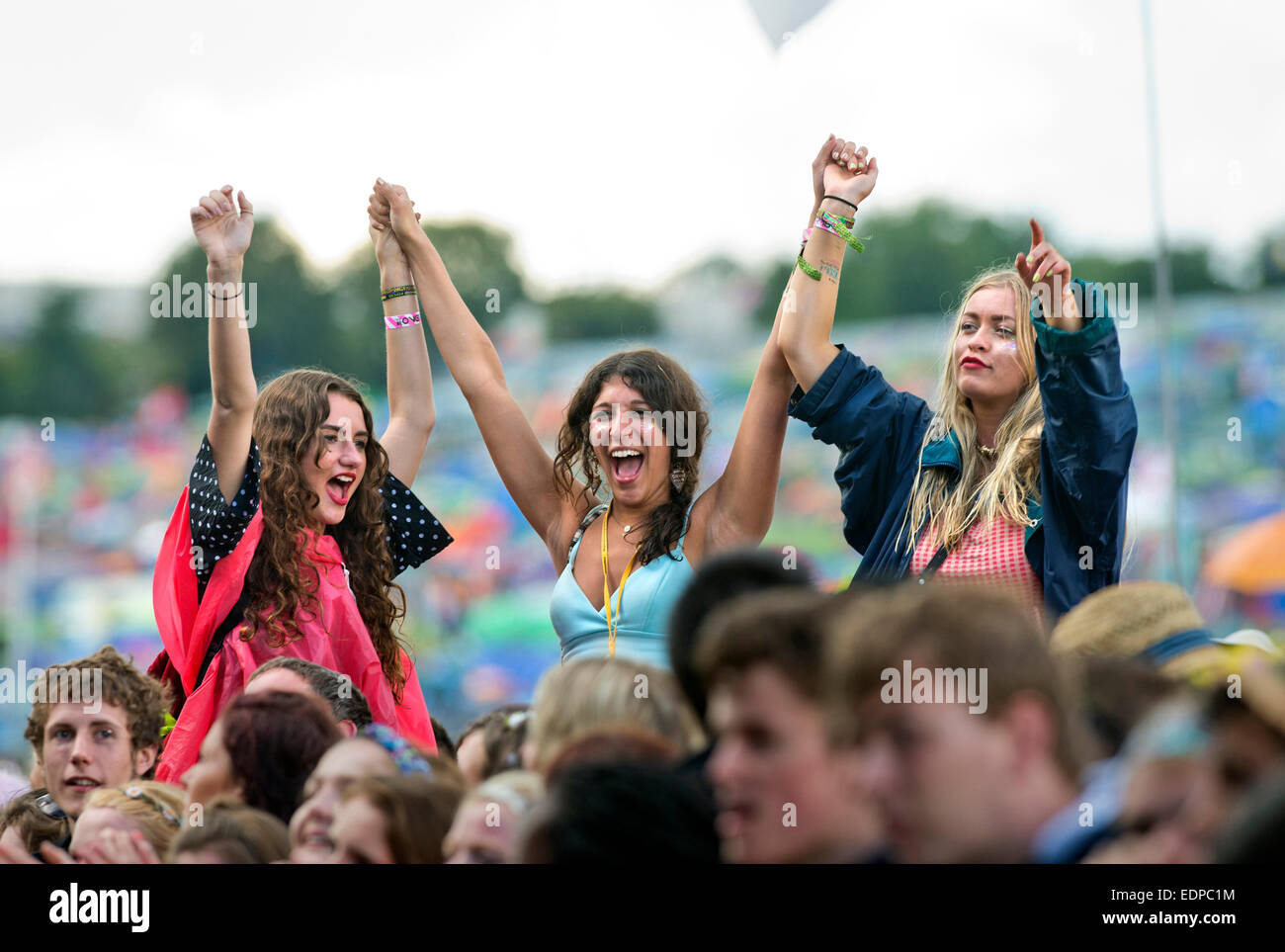Girls enjoying the performance of Lily Allen at the Pyramid Stage at ...