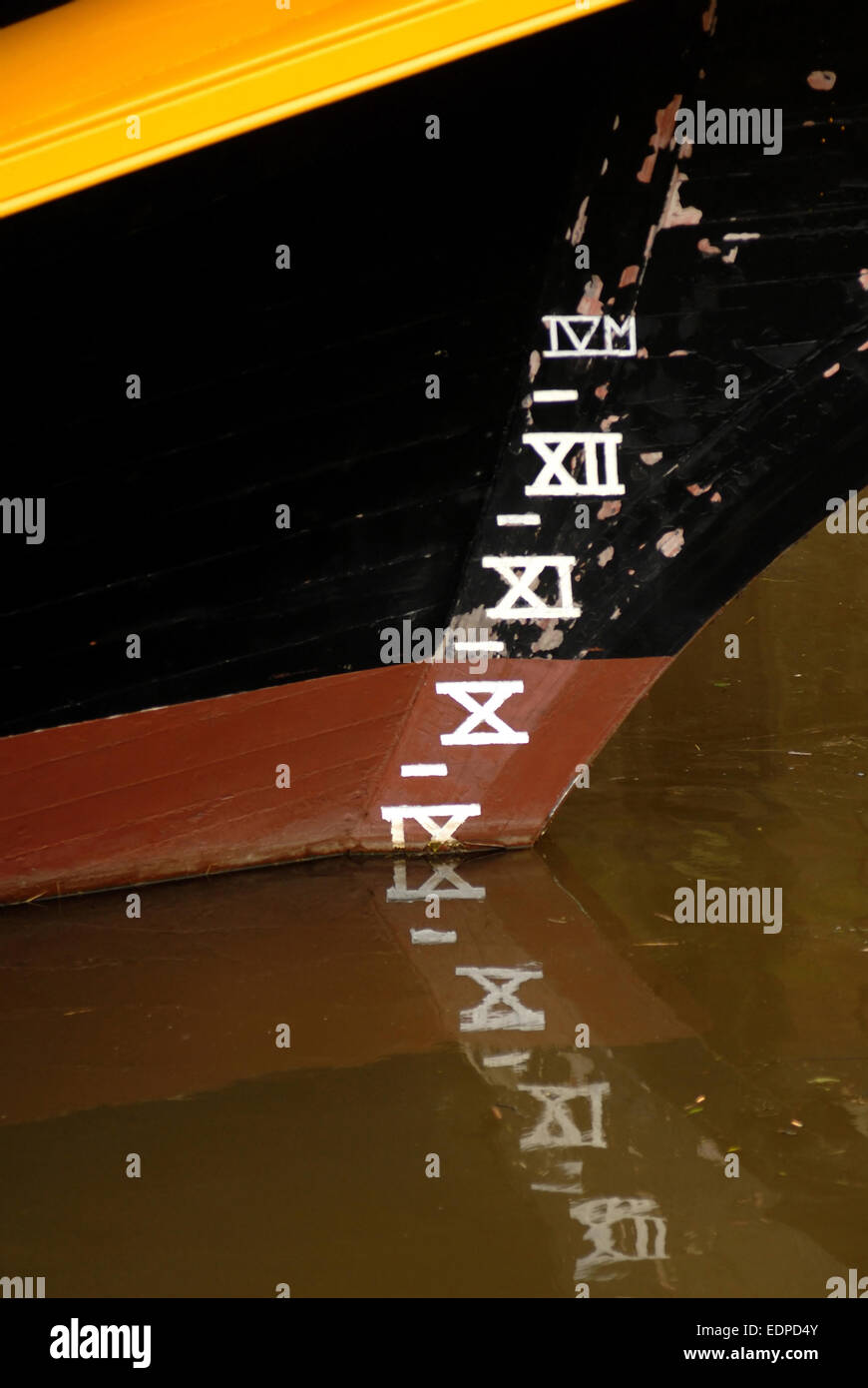 Ship plimsoll line hi-res stock photography and images - Alamy