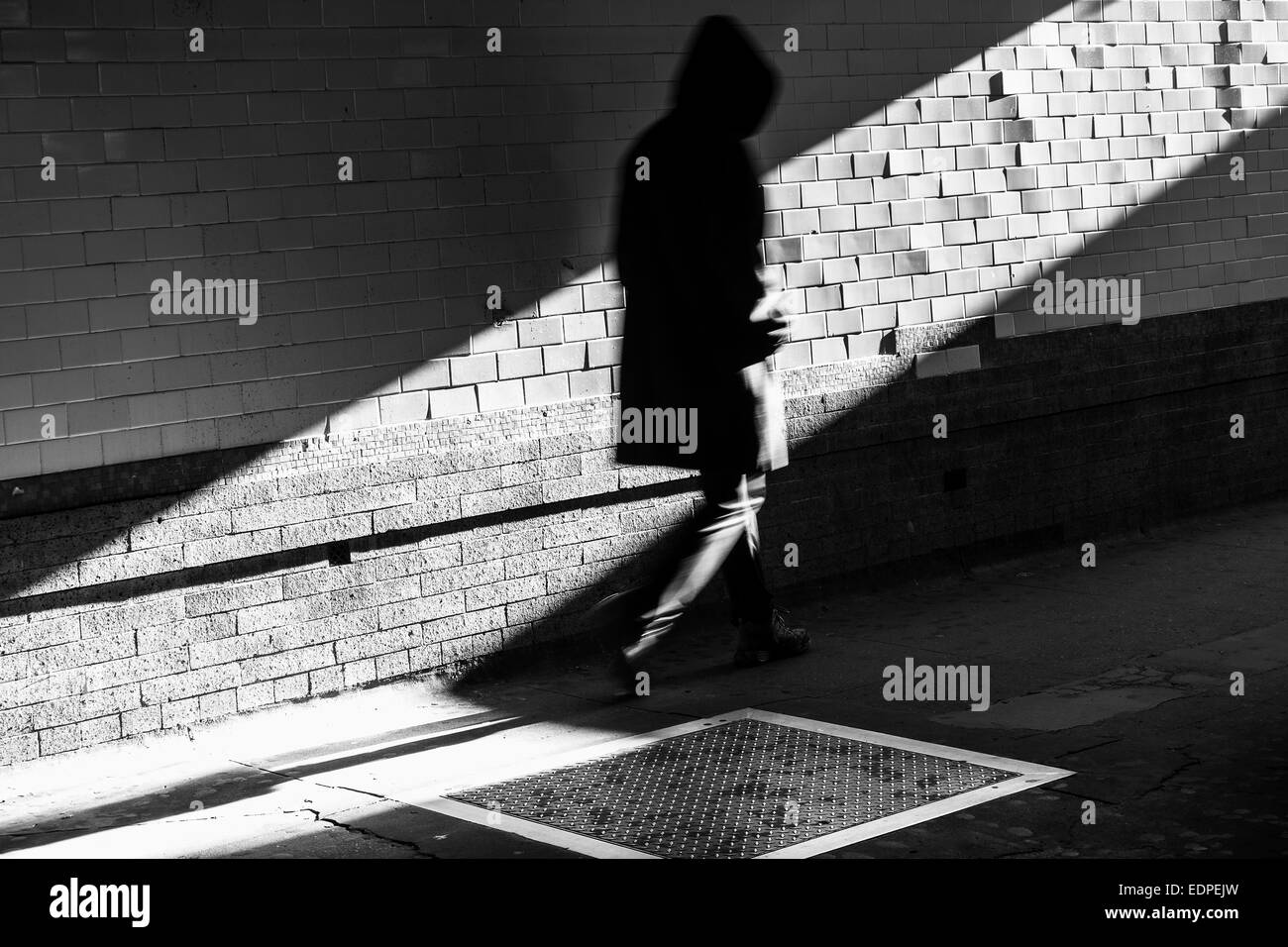 Hooded figure hi-res stock photography and images - Alamy