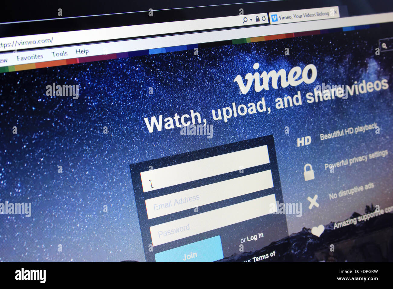 Vimeo video hi-res stock photography and images - Alamy