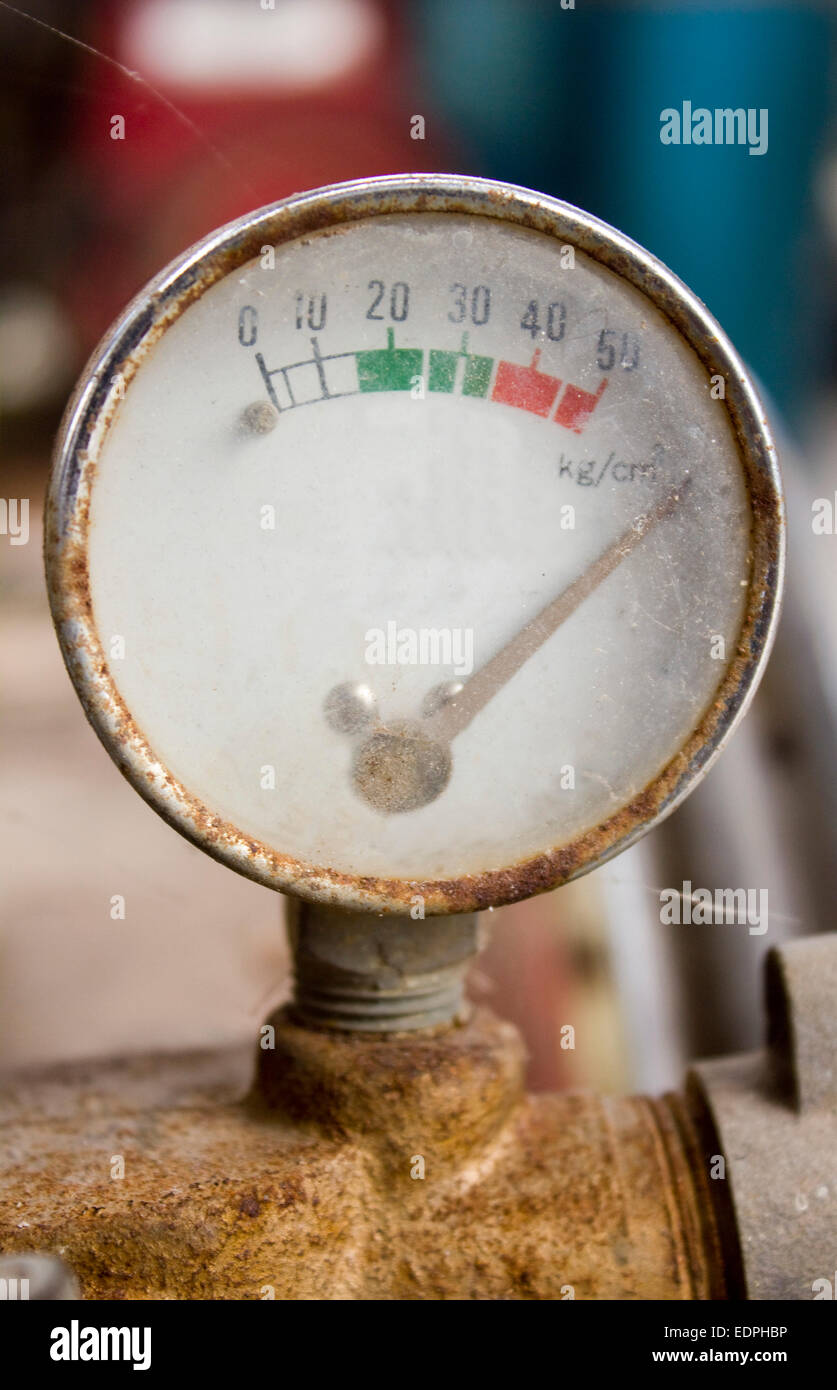 Air compressor gauge hi-res stock photography and images - Alamy