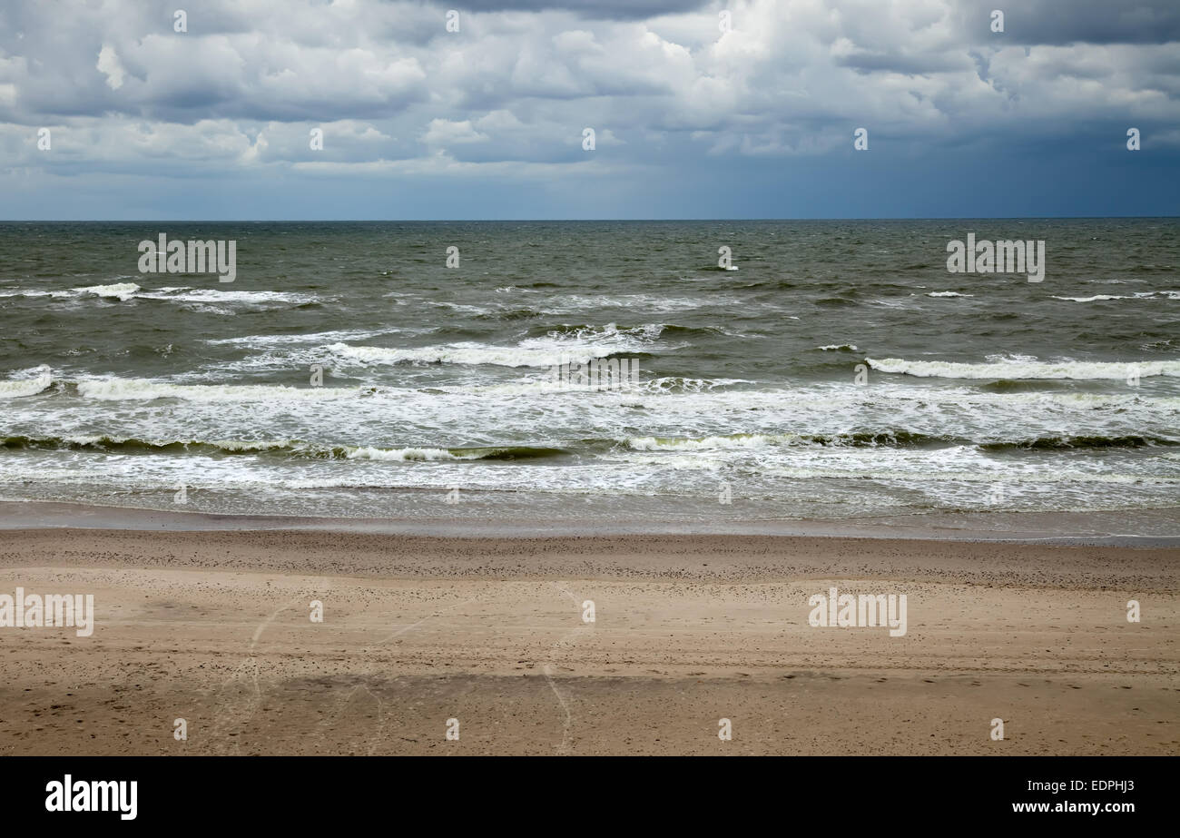 ocean horizon with storm clouds Stock Photo - Alamy