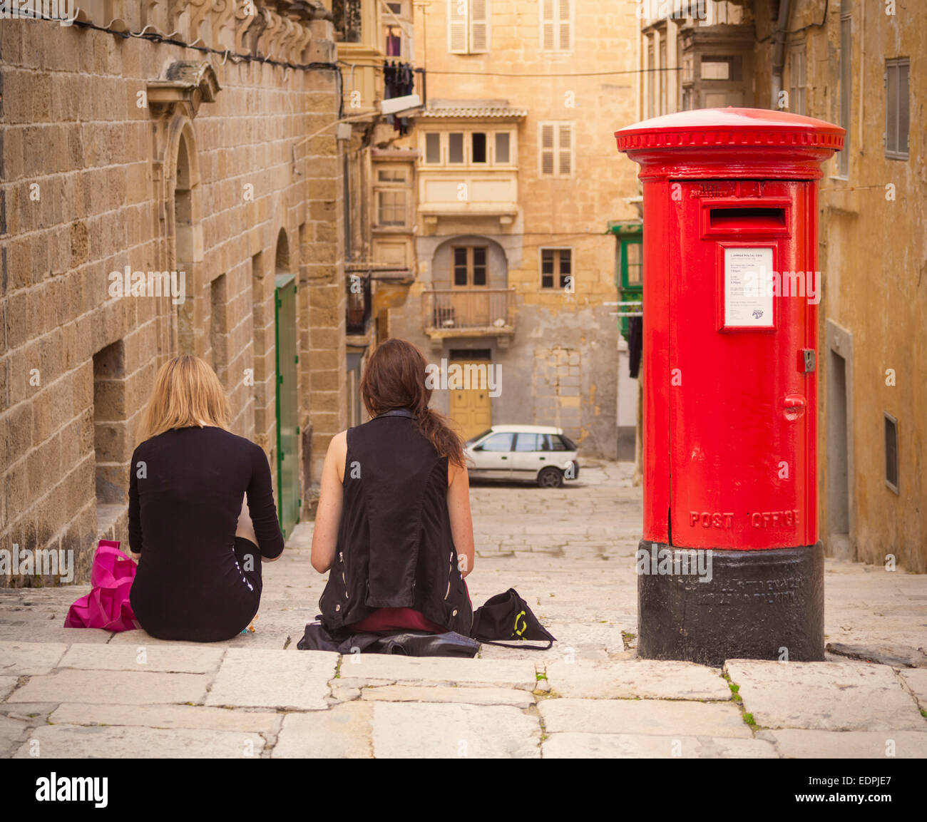Women with post its hi-res stock photography and images - Alamy
