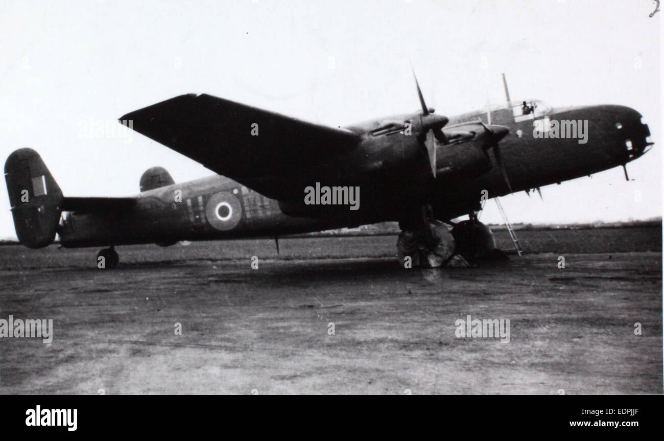 Handley page halifax heavy bomber hi-res stock photography and images ...