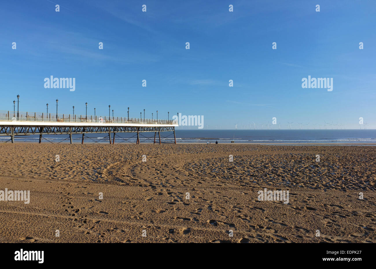 Skegness pier hi-res stock photography and images - Alamy