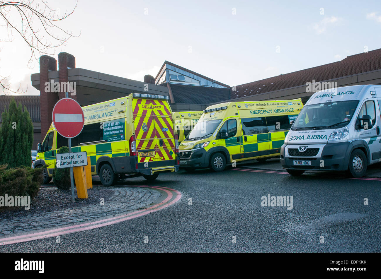 Busy nhs ward hi-res stock photography and images - Alamy