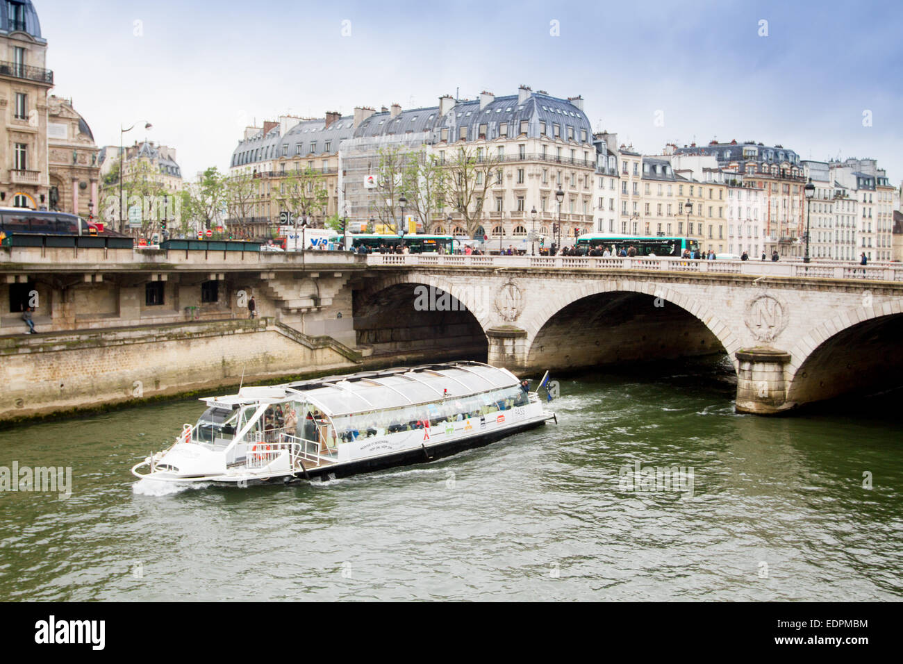 Boat navigating Sena river, Paris Stock Photo - Alamy