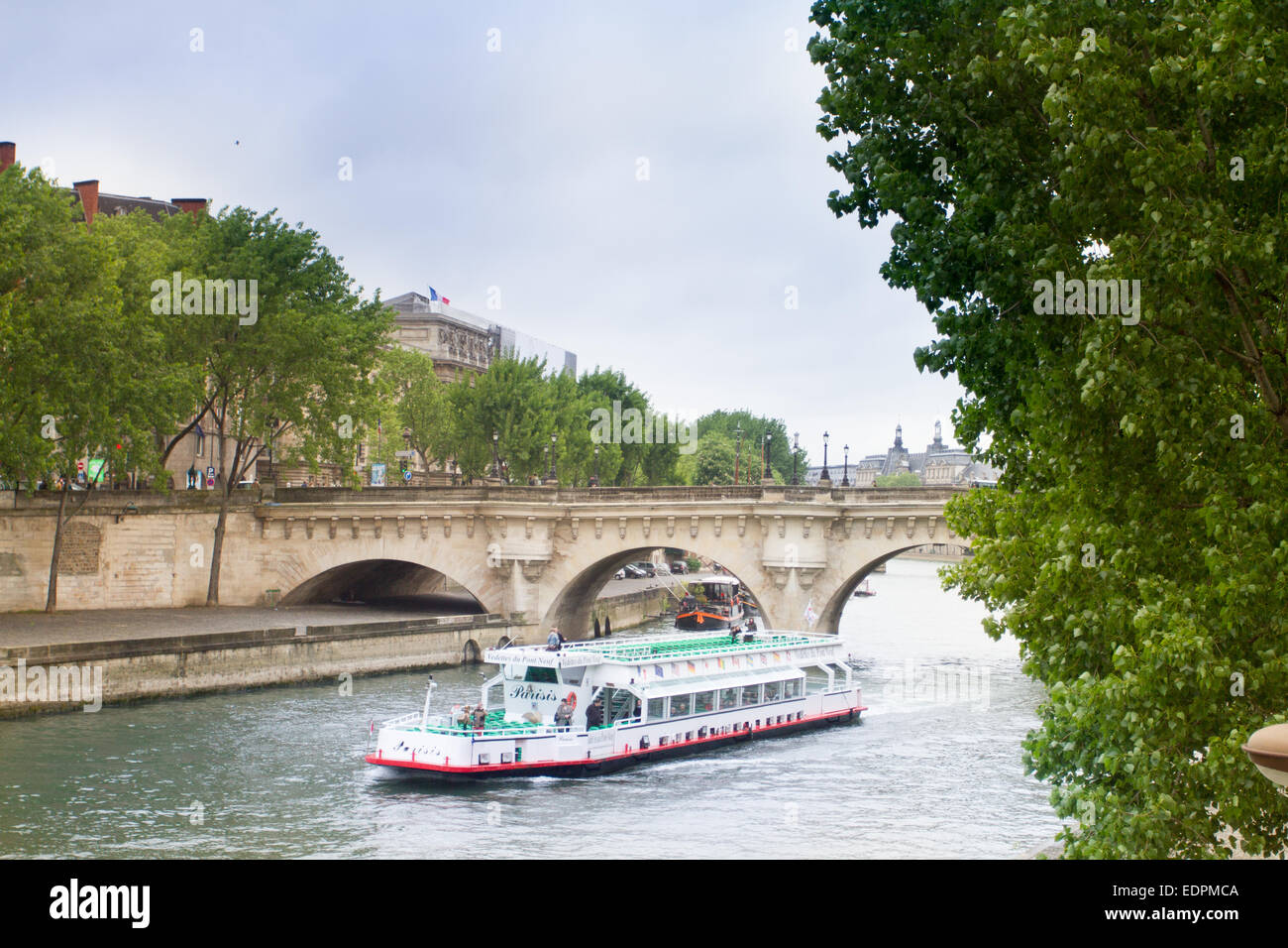 Boat navigating Sena river, Paris Stock Photo - Alamy