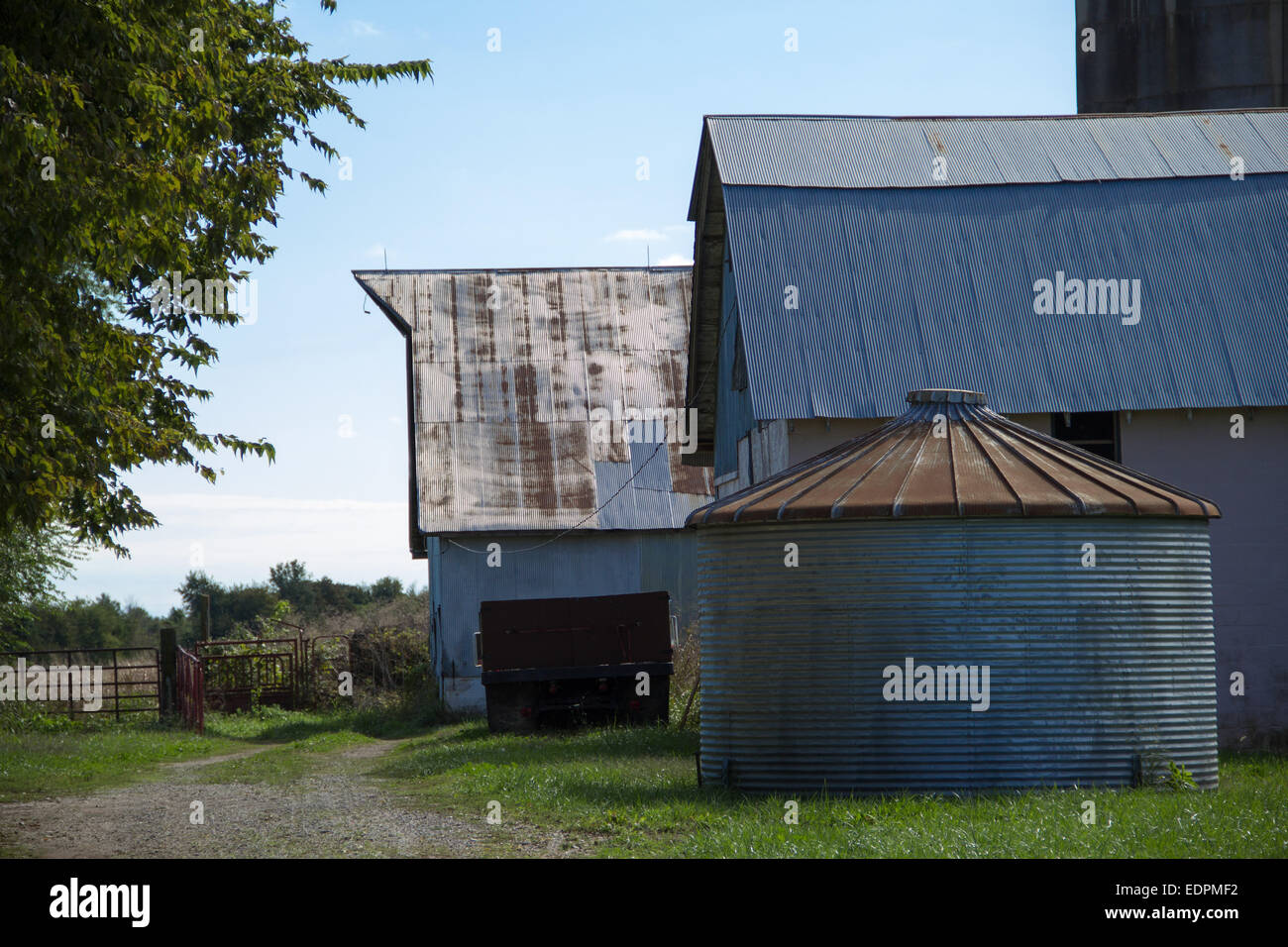 Metal barn old bran hi-res stock photography and images - Alamy