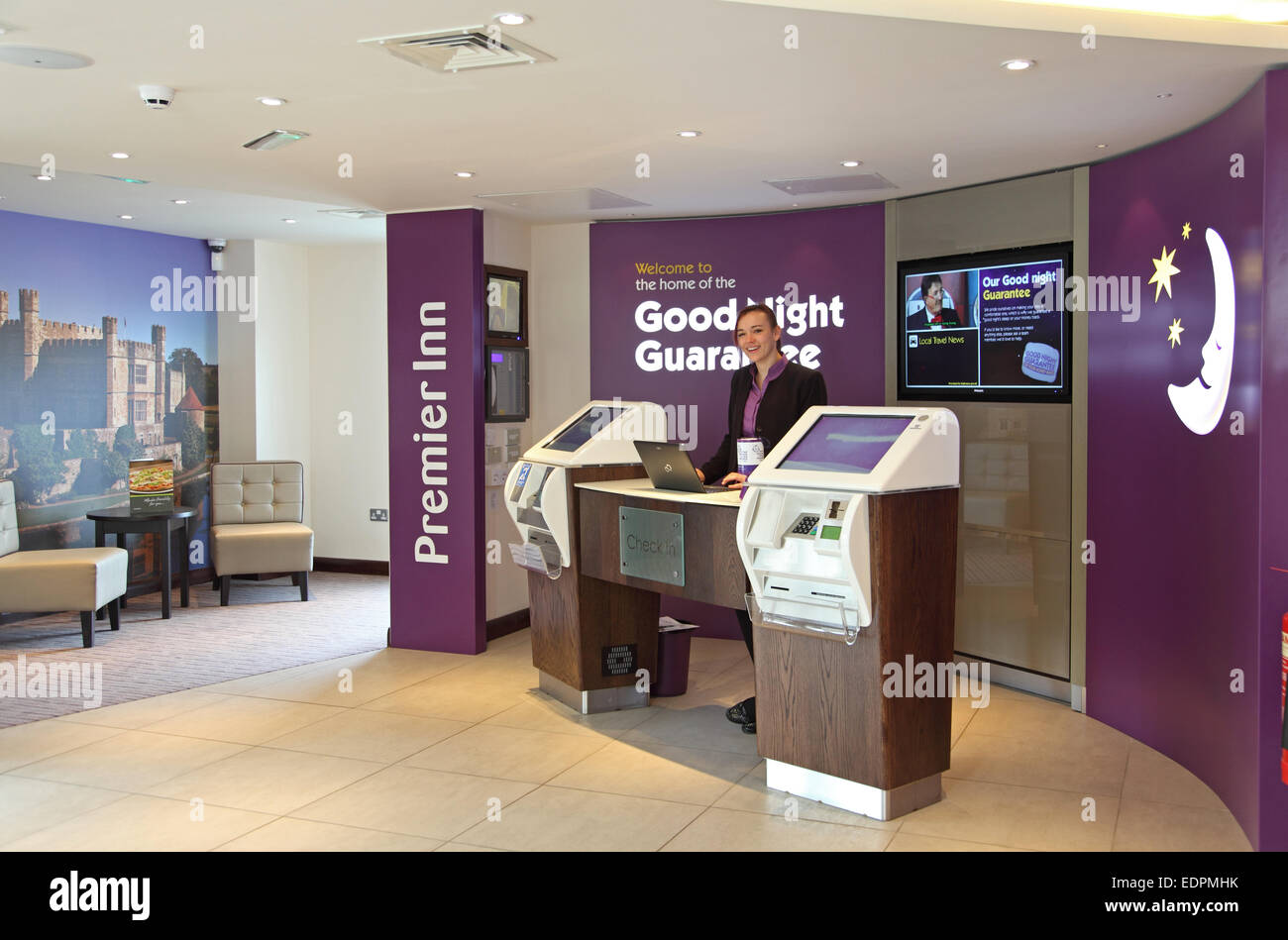 Hotel receptionist hi-res stock photography and images - Alamy