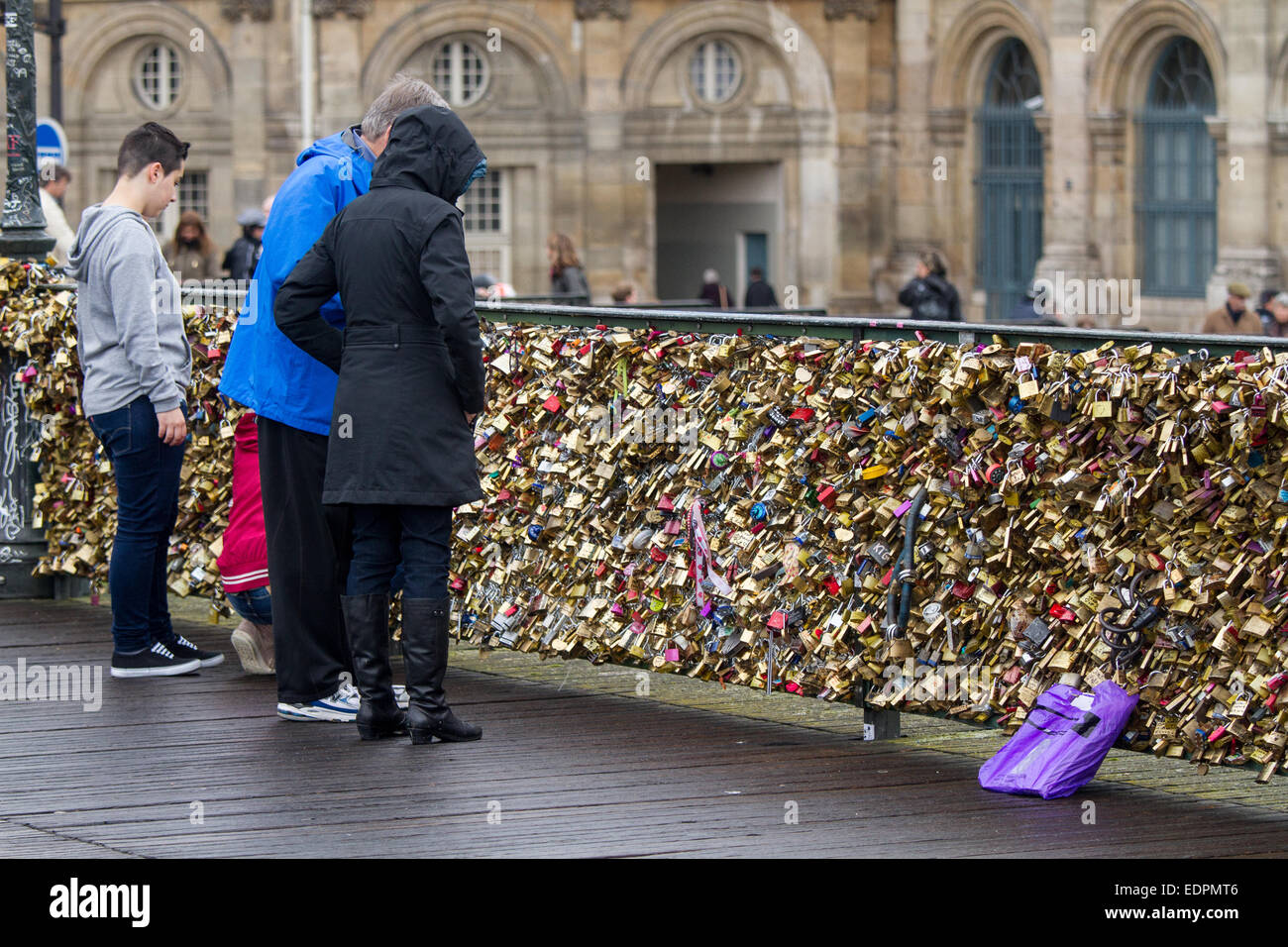 Parisian bridge locks hi-res stock photography and images - Alamy