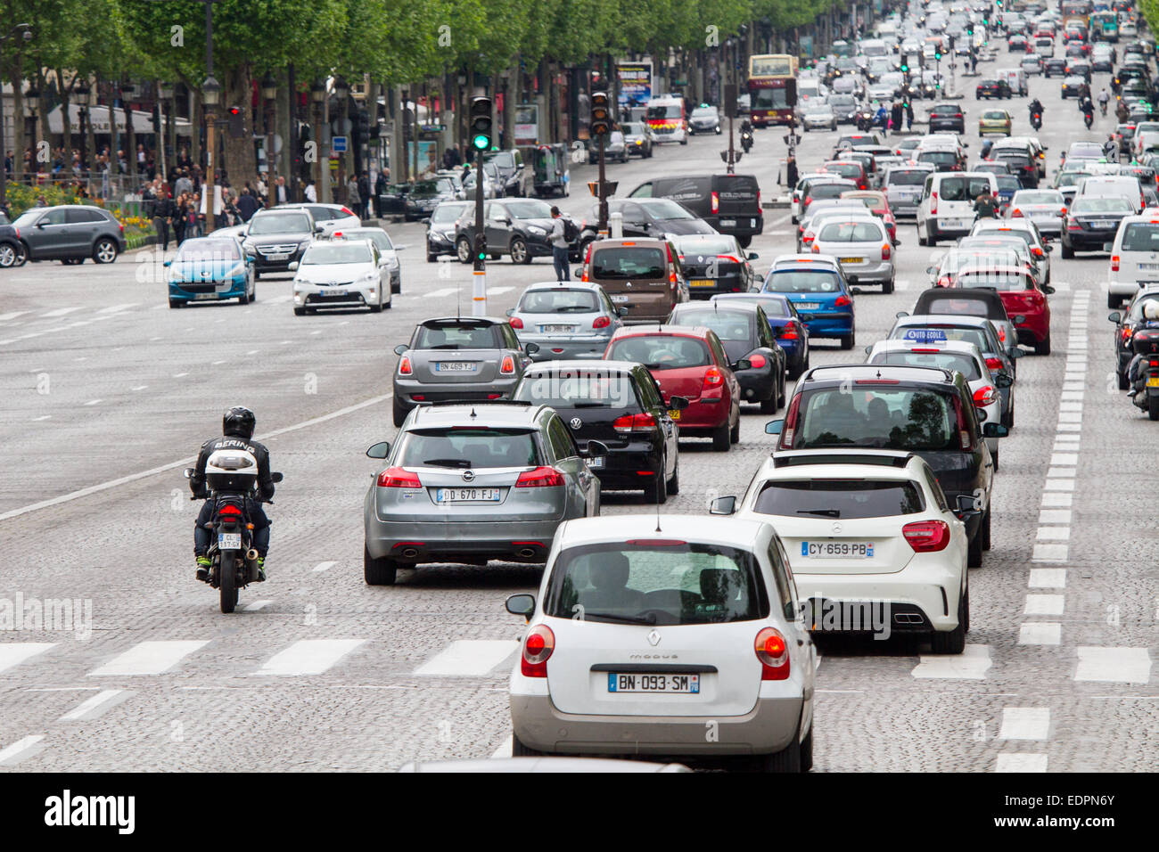 Paris rush hour hi-res stock photography and images - Alamy