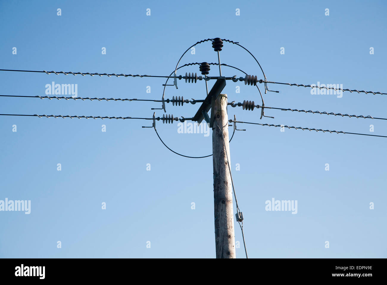 Electricity pole and cables hi-res stock photography and images - Alamy