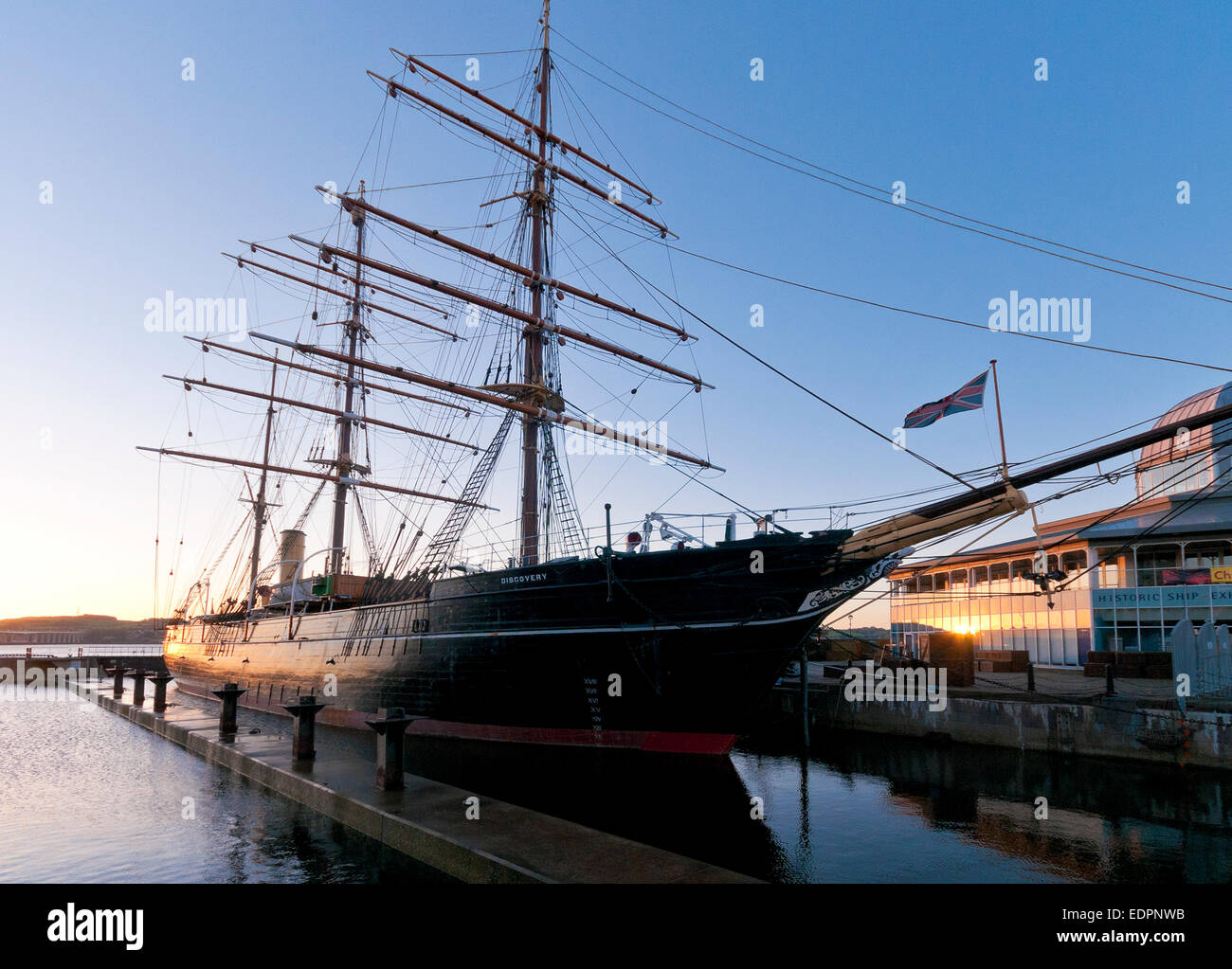 rrs discovery point dundee museum visitor centre dusk Stock Photo - Alamy