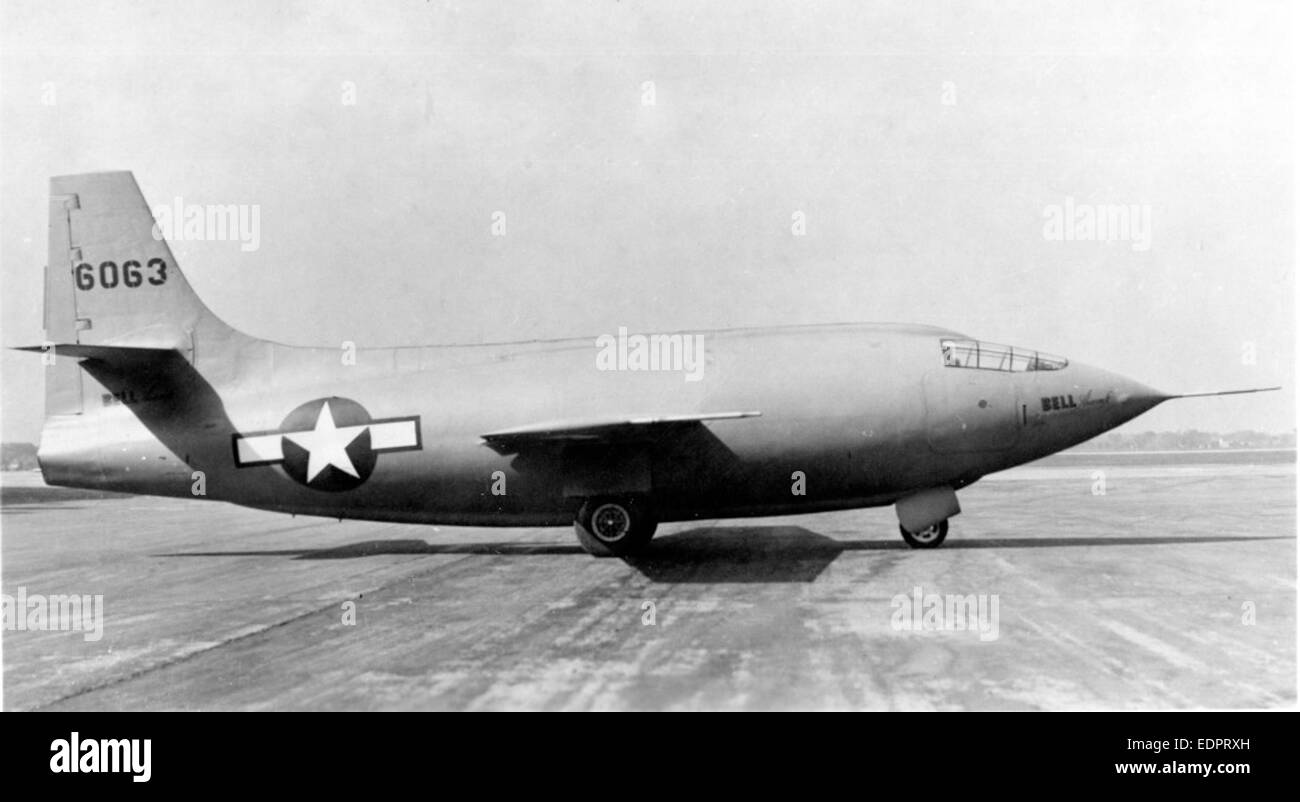 Bell x 1 plane hi-res stock photography and images - Alamy
