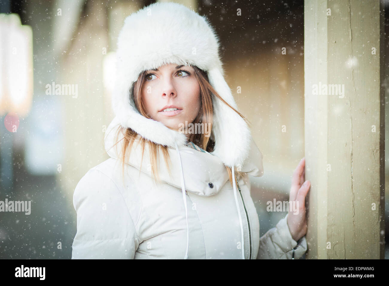 Model falling down hi-res stock photography and images - Alamy