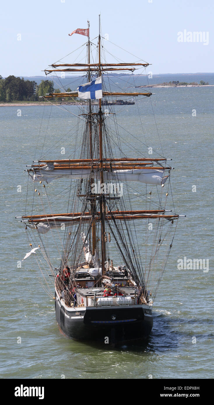 Two masted square rigged sailing ship hi-res stock photography and ...