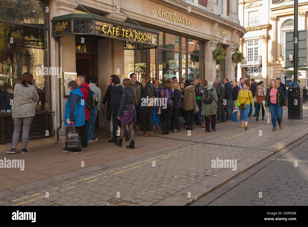 Cafe waiting line hi-res stock photography and images - Alamy