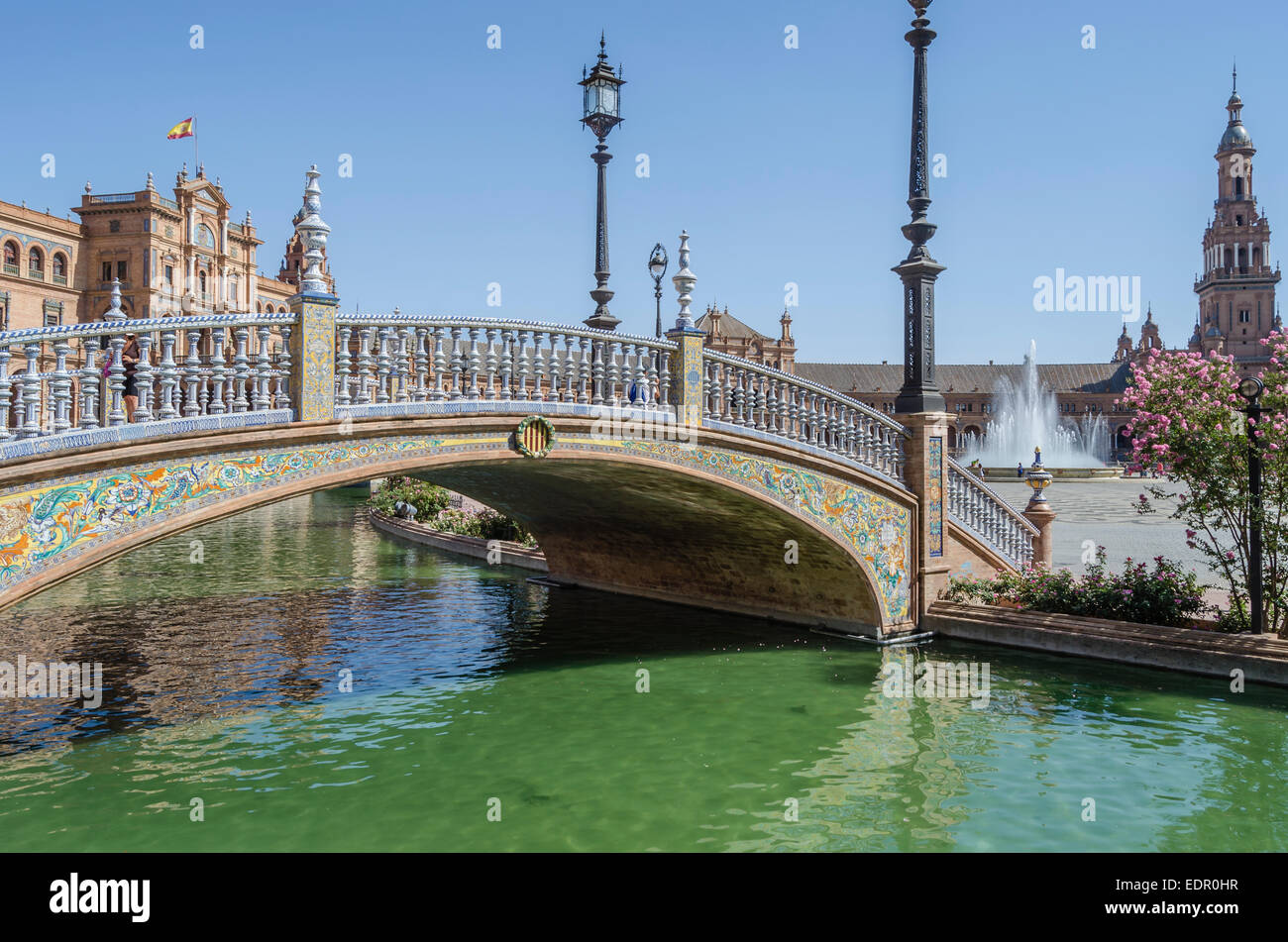 Square bridge hi-res stock photography and images - Alamy