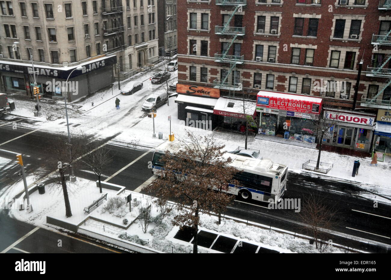 NYC: View of Broadway at West 143rd Street during the first snowy day ...