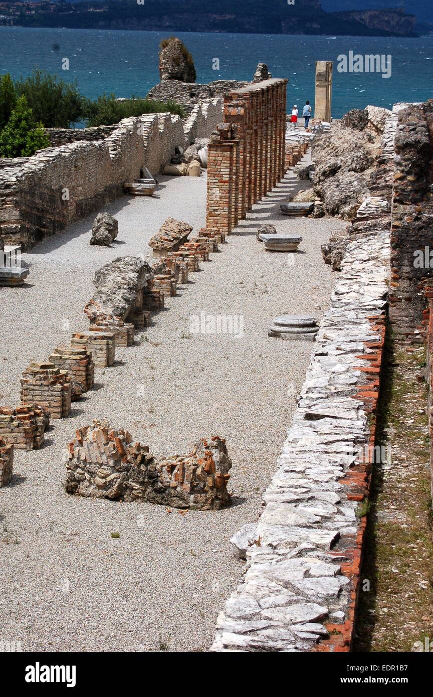 SiRMIONE, ITALY: Ruins of ancient Roman villa belonged to the poet ...