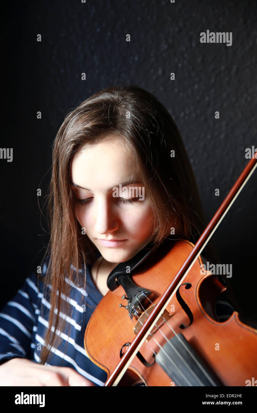 Beautiful, young violinist playing violin, close-up Stock Photo - Alamy