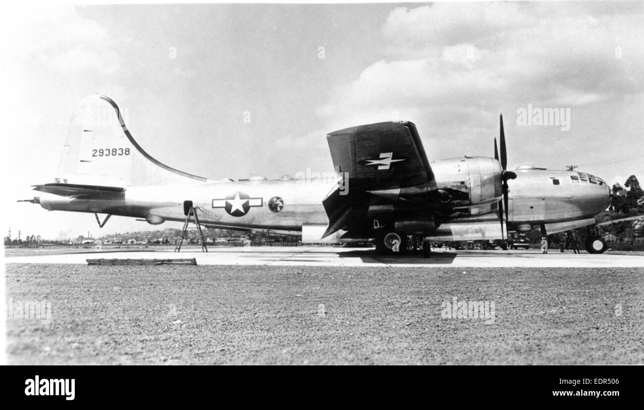 Boeing b 29 superfortress aircraft Black and White Stock Photos ...