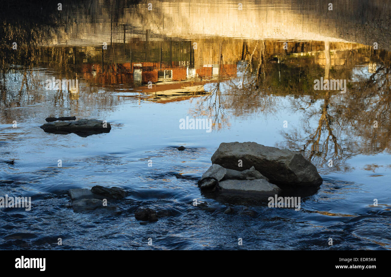 Reflection of rocks in water hi-res stock photography and images - Alamy