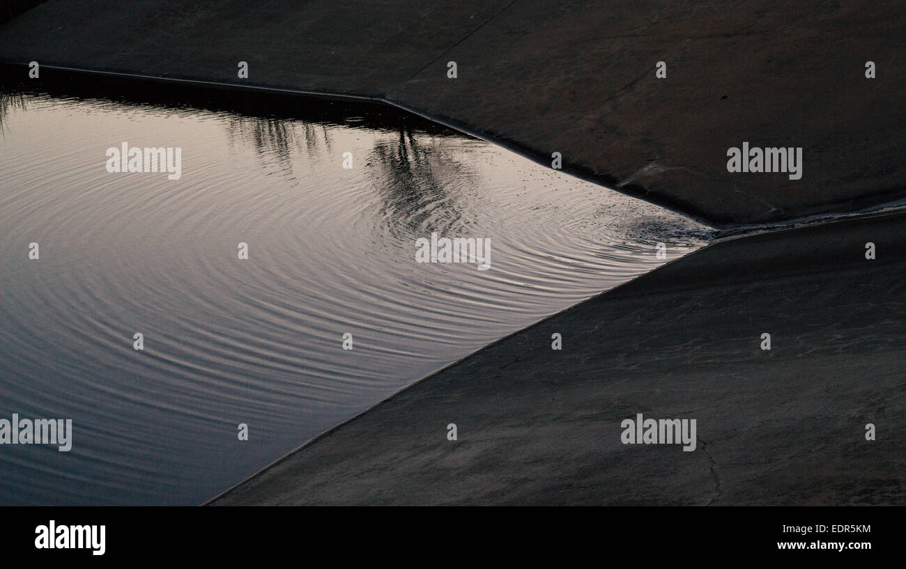 Concrete pond hi-res stock photography and images - Alamy