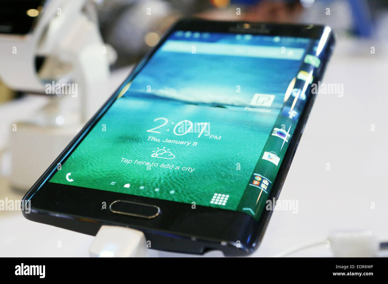 Las Vegas, Nevada, USA. 8th Jan, 2015. Samsung's Galaxy Note 4 smartphone is displayed at Las ...