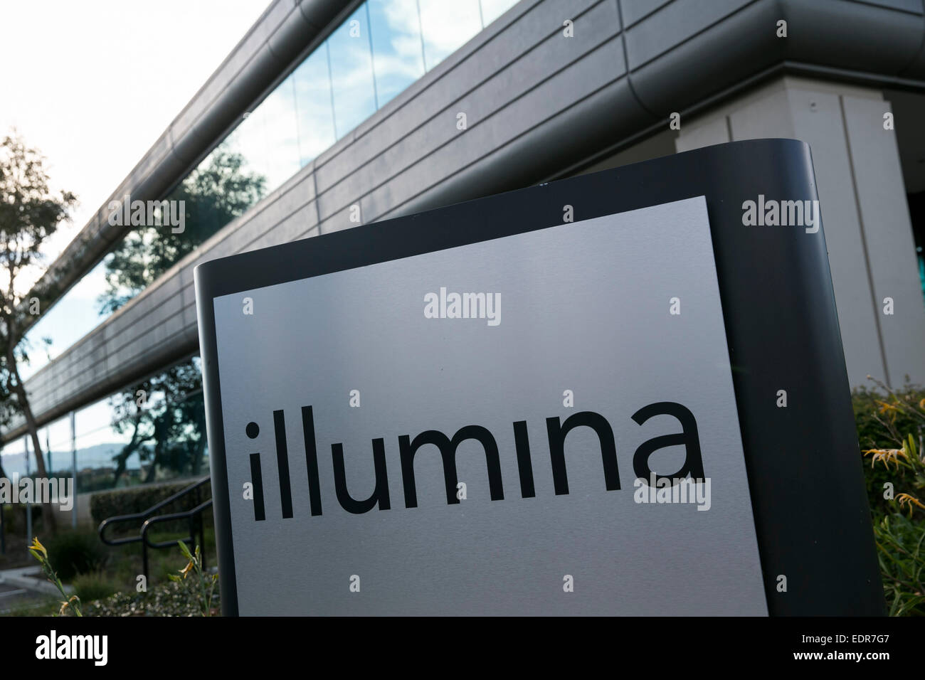 Illumina logo hi-res stock photography and images - Alamy
