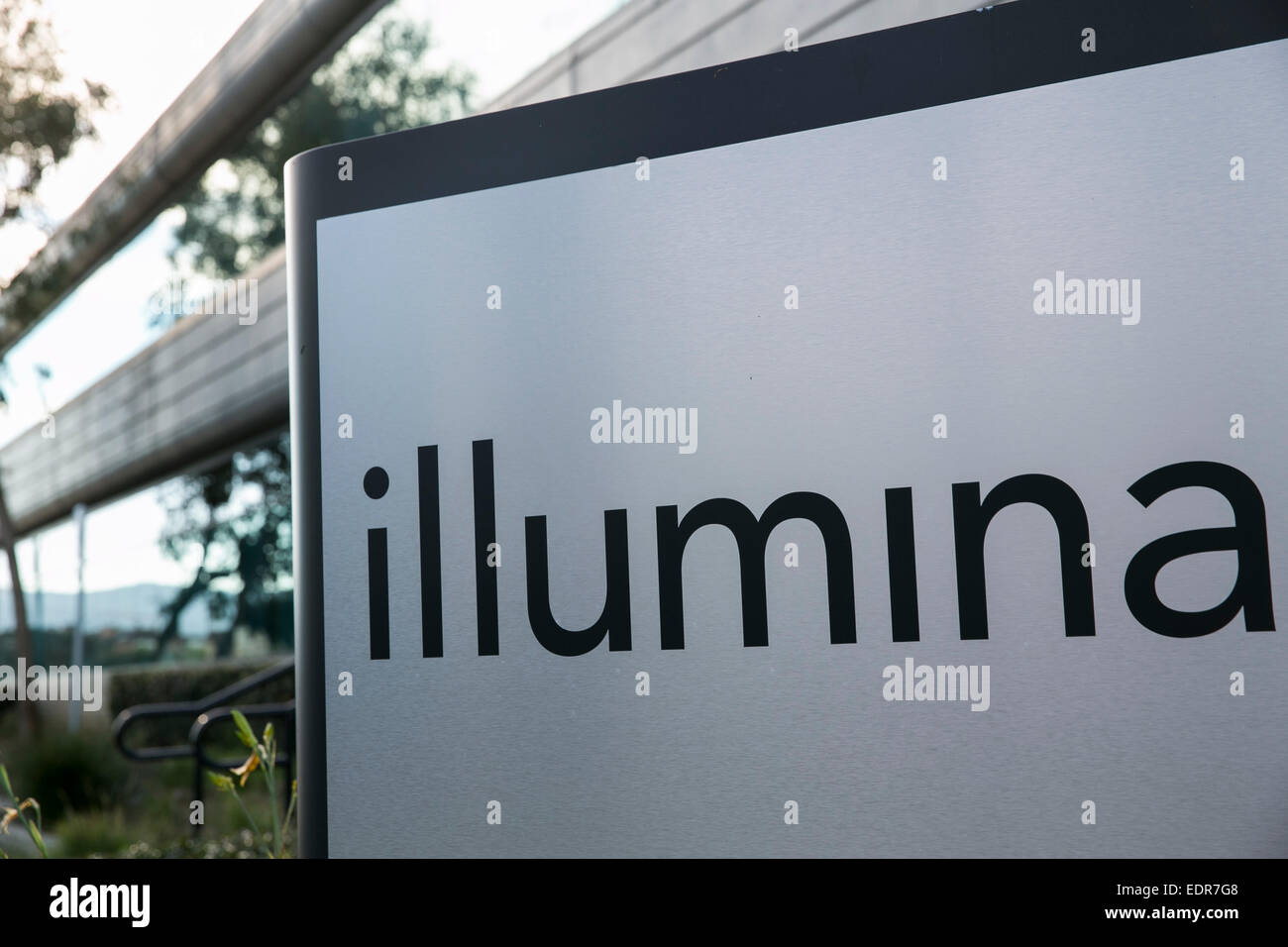 Illumina logo hi-res stock photography and images - Alamy