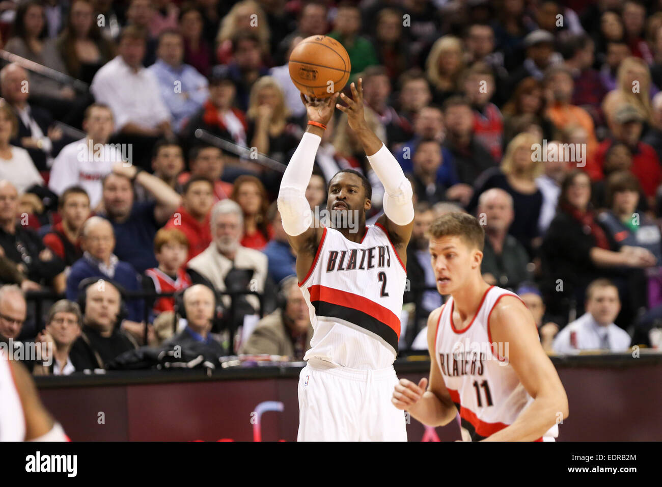 Portland, Oregon, USA. 8th Jan, 2015. WESLEY MATTHEWS (2) shoots a ...
