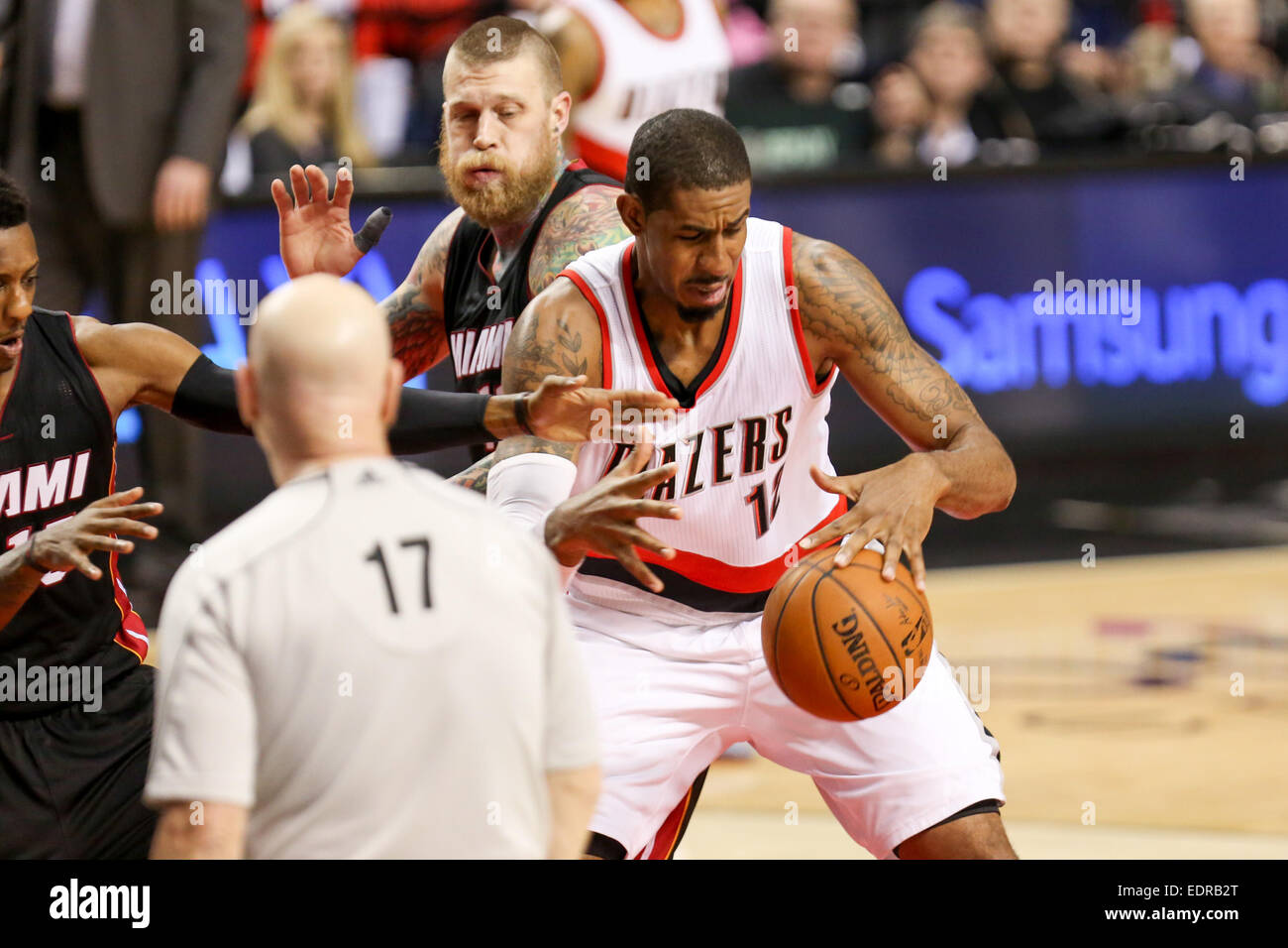 Portland, Oregon, USA. 8th Jan, 2015. LAMARCUS ALDRIDGE (12) tries to ...
