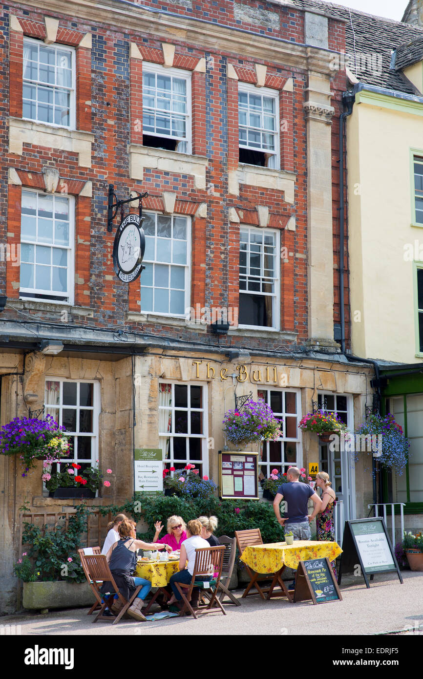 Bull inn burford hi-res stock photography and images - Alamy
