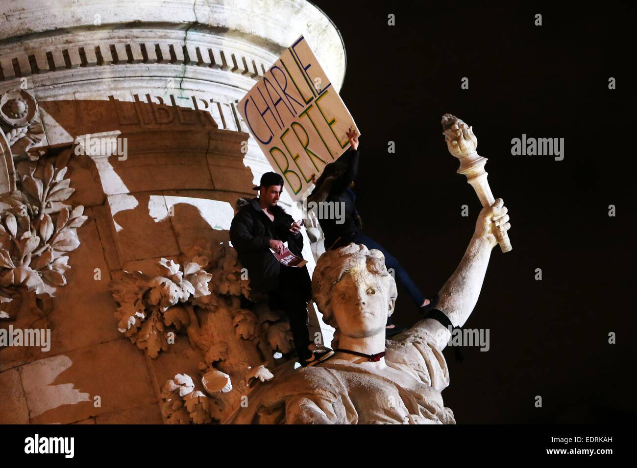 Paris, France. 08th Jan, 2015. A man holds up a sign that reads ...