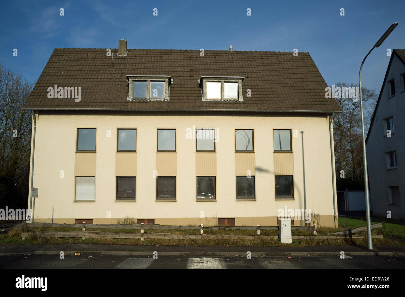 Empty housing hi-res stock photography and images - Alamy