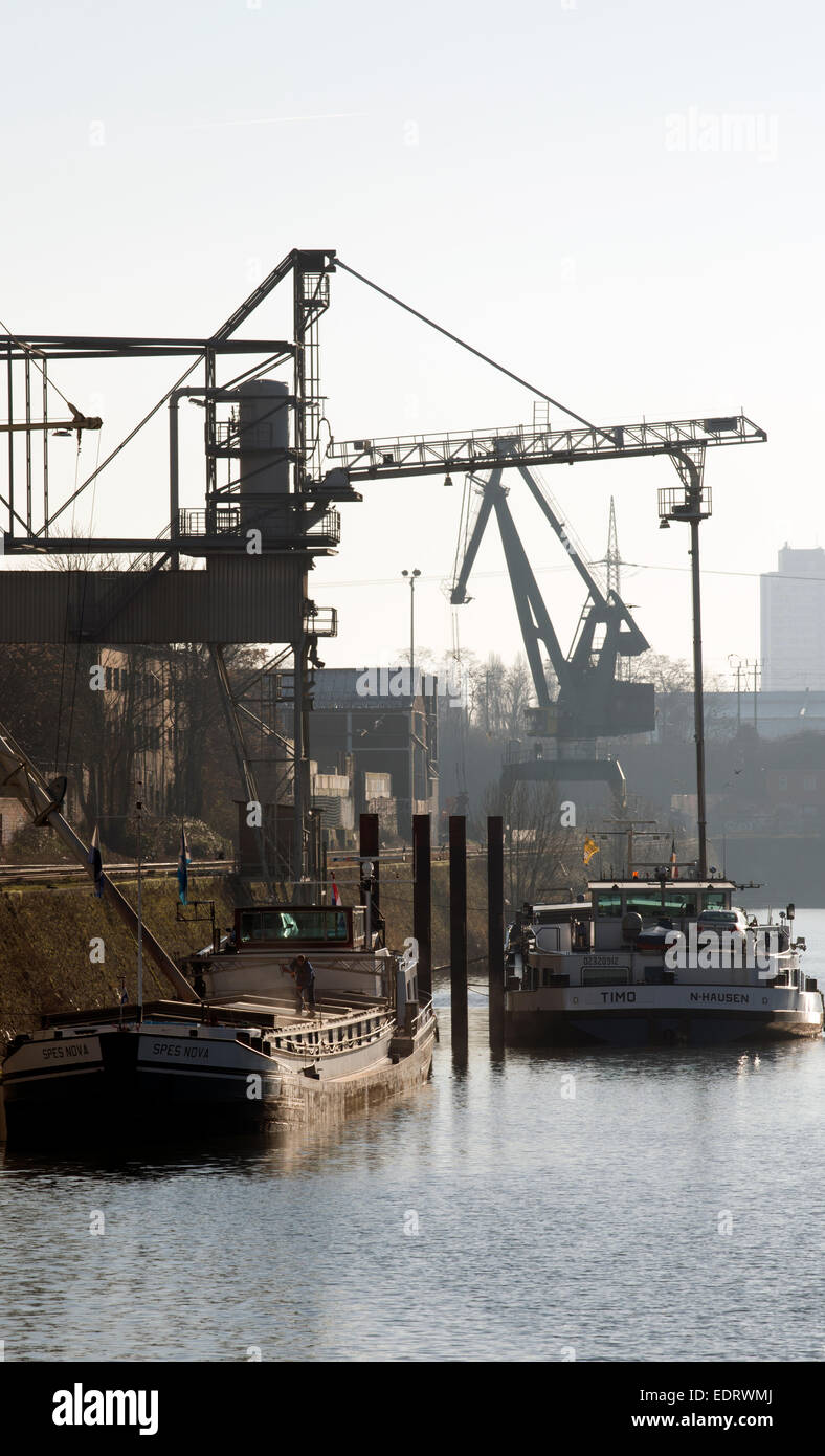Food transport barges hi-res stock photography and images - Alamy