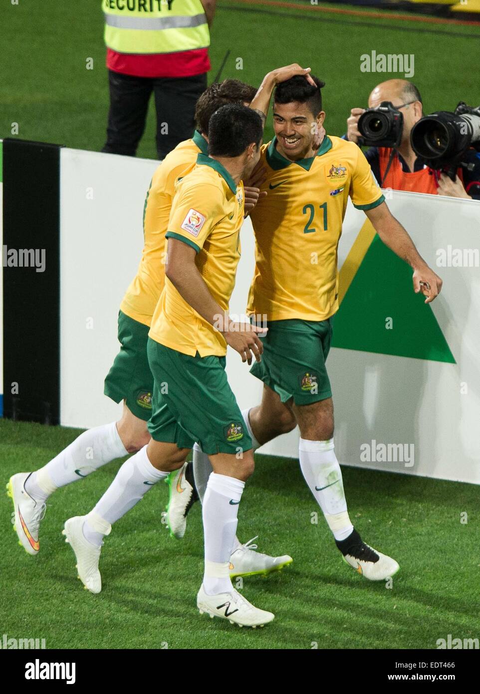 Melbourne, Australia. 9th Jan, 2015. Massimo Luongo (front R) of ...