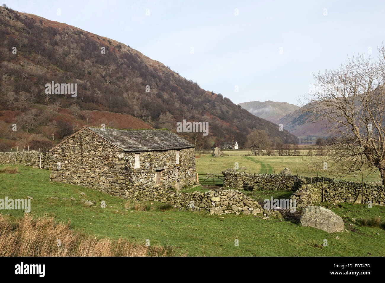 Old barn uk hi-res stock photography and images - Alamy