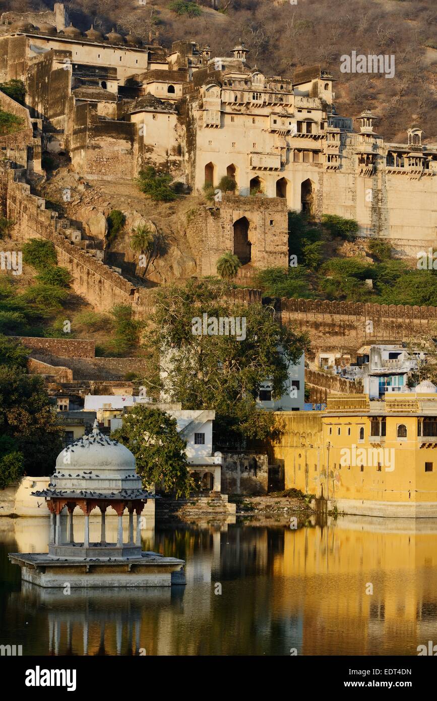 India, Rajasthan, Bundi, Mewar region, Nawal lake and the City Palace ...