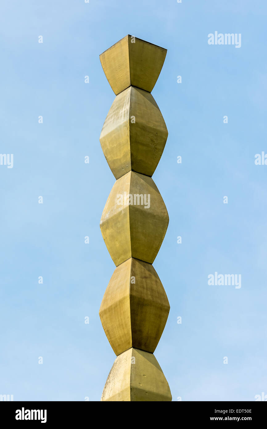 Brancusi endless column hi-res stock photography and images - Alamy