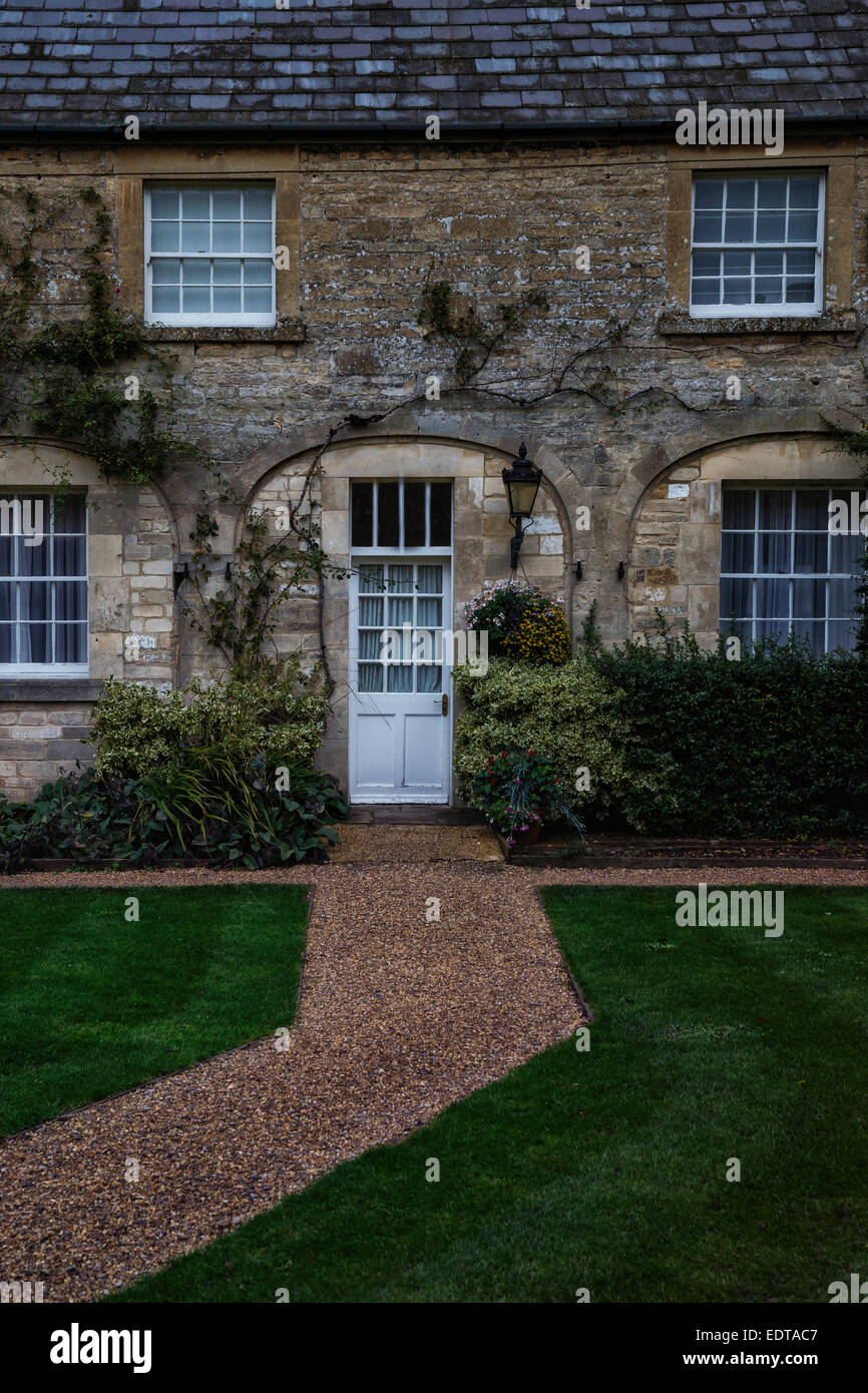 Cottage entrance hi-res stock photography and images - Alamy